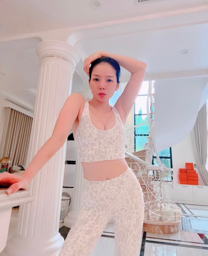 Lệ Quyên tự tin khoe mặt mộc và vóc dáng thật tuổi 41 tại biệt thư triệu đô gây sốt mạng xã hội